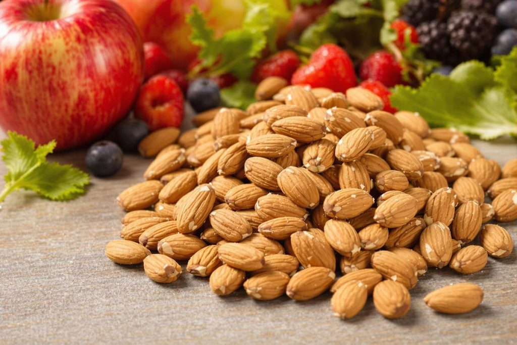 Ce fruit sec trop gras sabote vos efforts minceur : à limiter - Le ...
